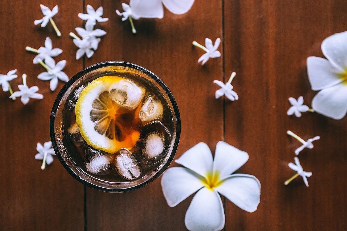 Floral-inspired Cocktail Recipes and Edible Flower Garnishes | by CREM ...