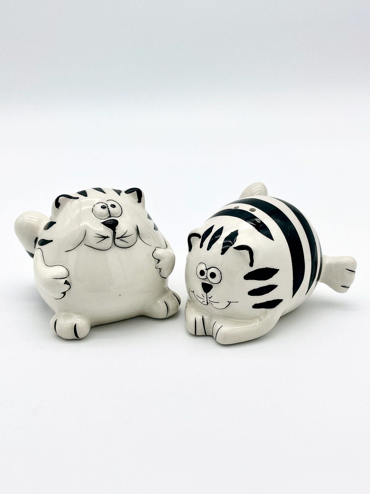 Vintage Pier One Chubby Fat Funny Black and White Cats Salt and Pepper ...