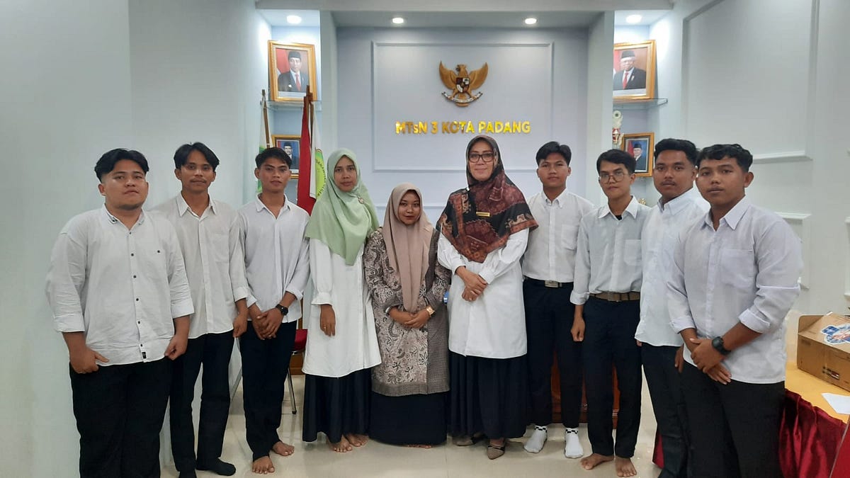 Kepala MTsN 3 Kota Padang Membuka Pintu Peluang: Mahasiswa PPL Menjadi Bagian Dari Pengembangan ...
