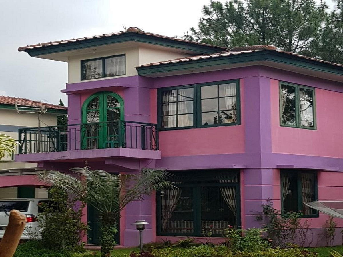 Review Zevannya Villa Castle Hook 2: Hotel Mewah Dekat Kota Bunga di ...