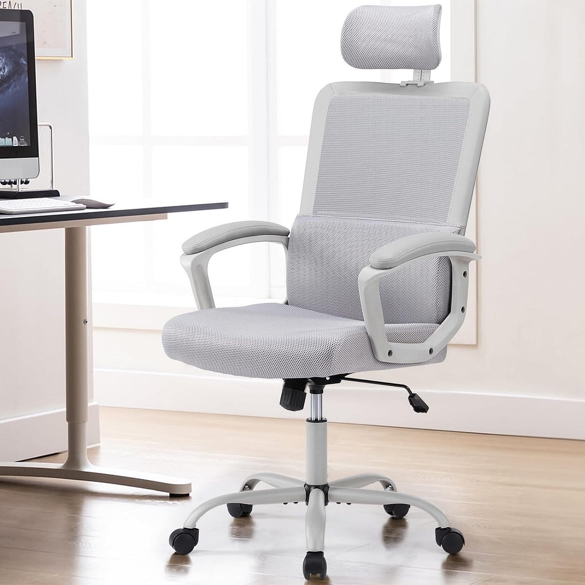 SMUG Office Desk Computer Chair Review | by leandros | Medium
