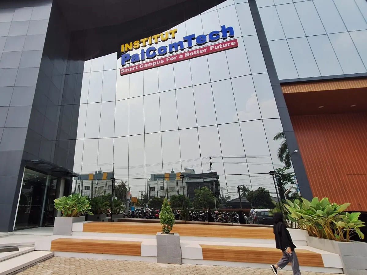 Co-Working Space Campus. Kampus bukan hanya sekadar tempat di… | by Fidelinatania | Apr, 2024 ...