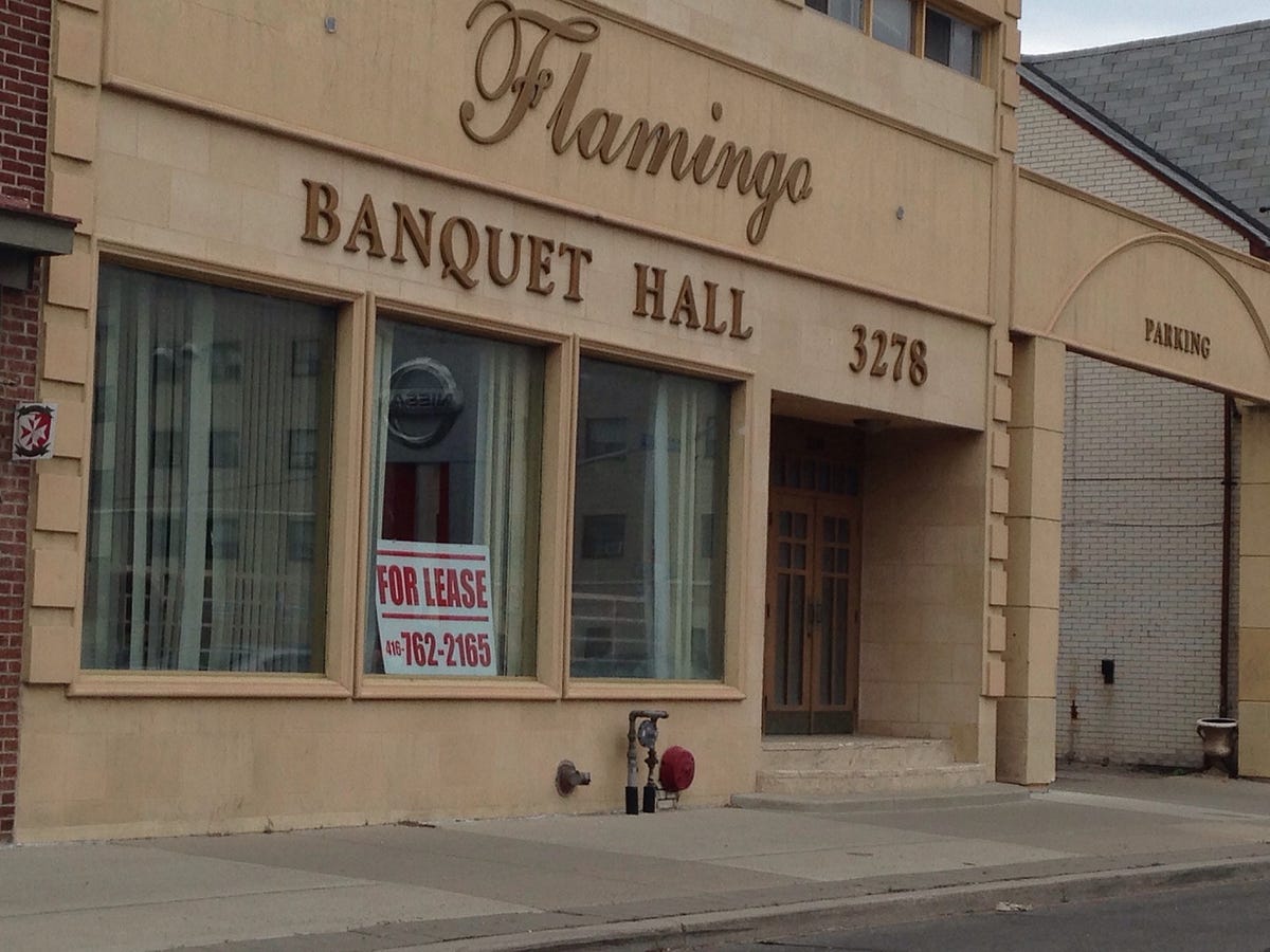 Flamingo Banquet Hall sits emply | by junctioneer | Junctioneer 2008 ...