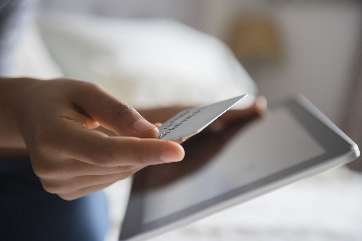 5 Must-Have Features of a Modern Credit Card Holder | by Aditya singh ...