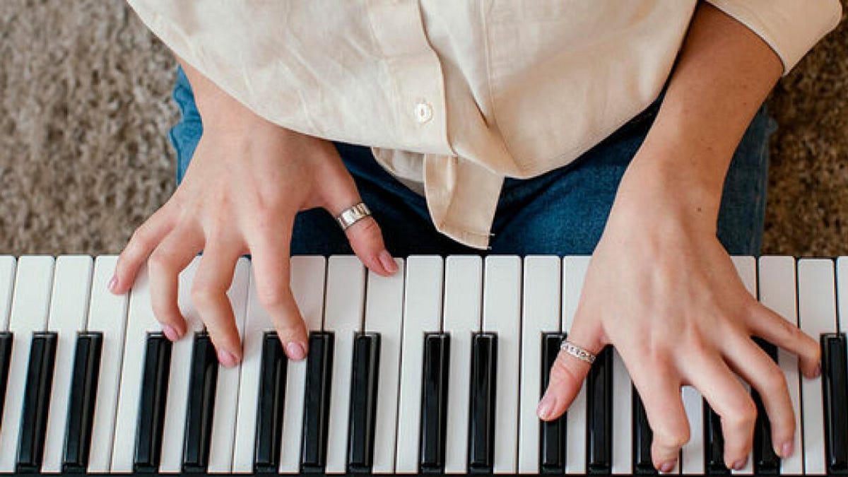 Learn How to Play Piano & Keyboards — Easy Beginner Lessons | by Piano ...
