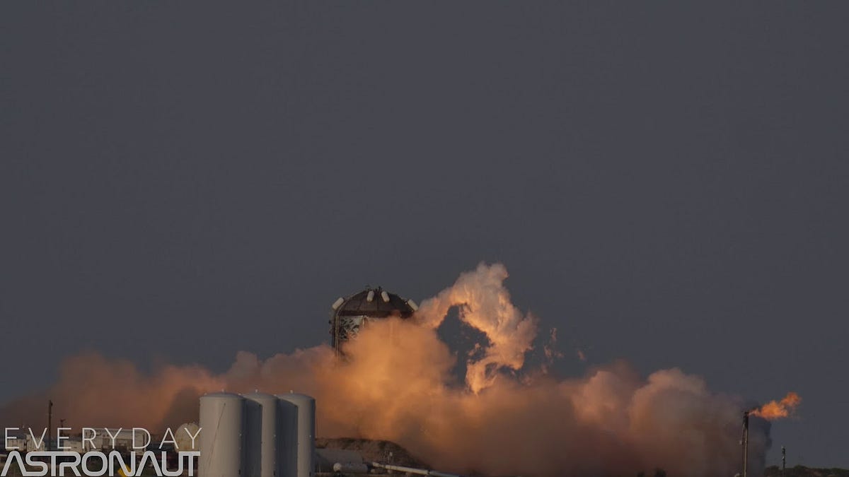 SpaceX’s StarHopper Abort (slow motion 4K) - Elon-Vs-Jeff - Medium