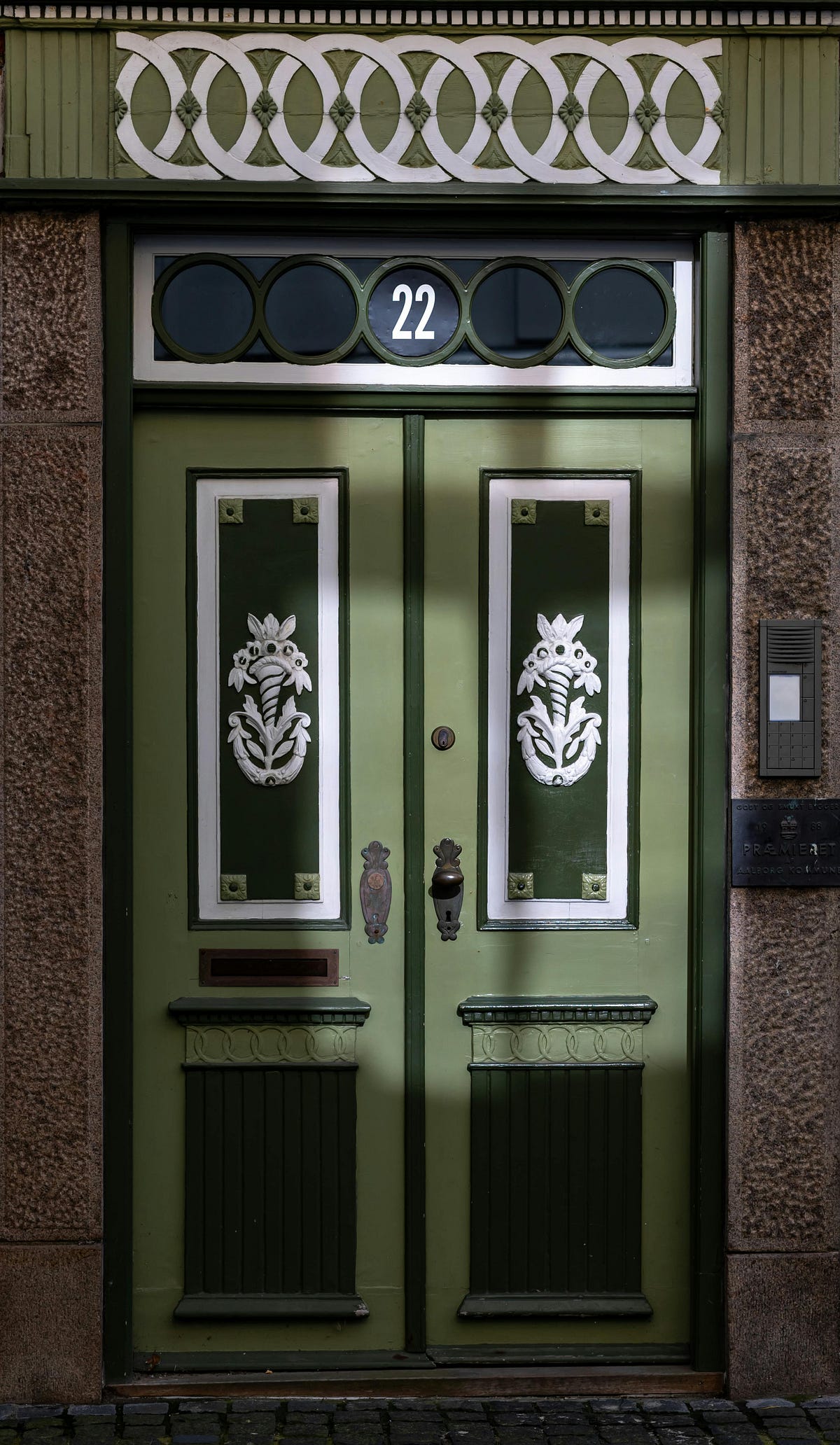 How Technology Is Shaping Modern Music | by Ava Bennett | Oct, 2024 | Medium