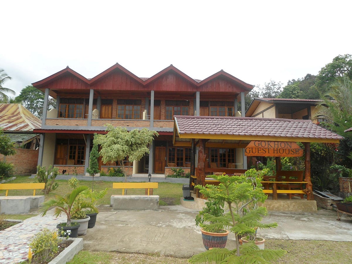 Review Gokhon Guest House Rekomendasi Penginapan Dekat Danau Toba di ...