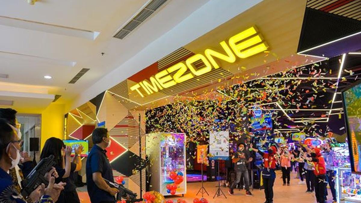 Timezone. Aku kira tempat hiburan, ternyata… | by Ashfiya Dipta | Jun, 2025 | Medium