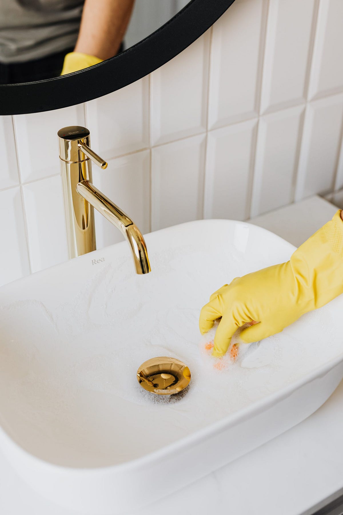 5 Easy Ways to Keep Your Kitchen Sink Clean | by Antz.my Service | Mar ...