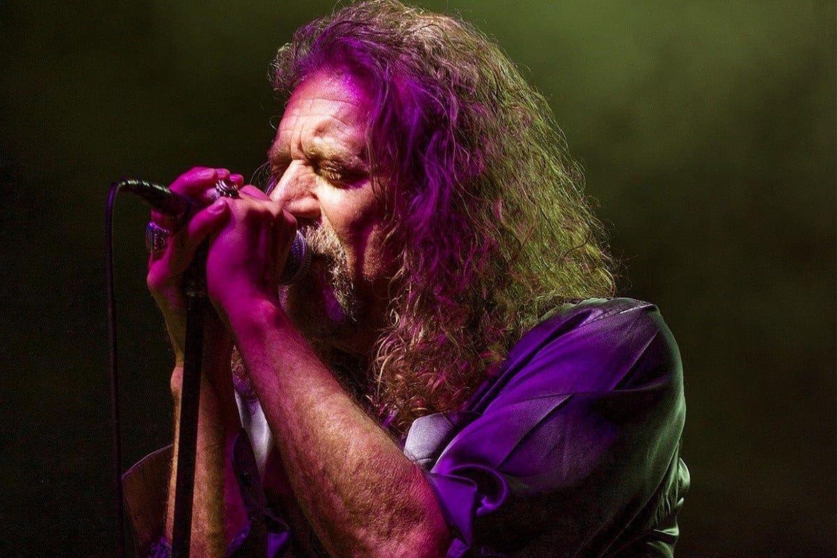 El cantautor que Robert Plant definió como “extraordinario” | by Indie Hoy | Medium
