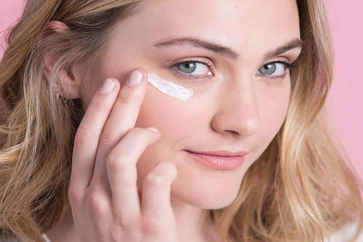 A SECRET FOR USING EYE CREAMS. Battling Under-Eye Blues: A Dark Circle ... A SECRET FOR USING EYE CREAMS. Battling Under-Eye Blues: A Dark Circle ...