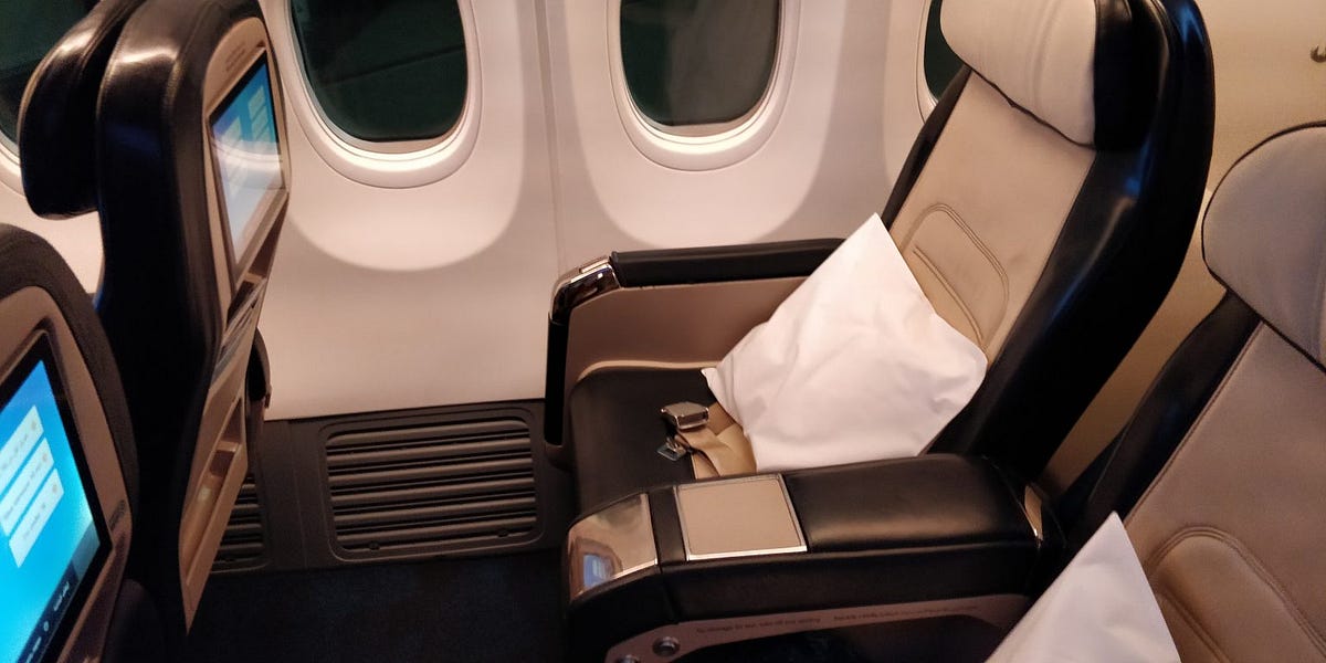 Business Class travel on Flydubai Boeing 737- 800 from Dubai to ...