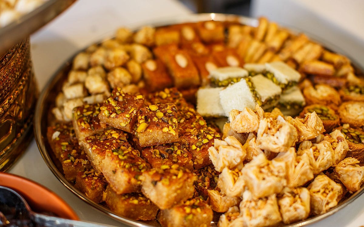 7 traditional Emirati dishes to try in Dubai | by Hello Meals On Me ...