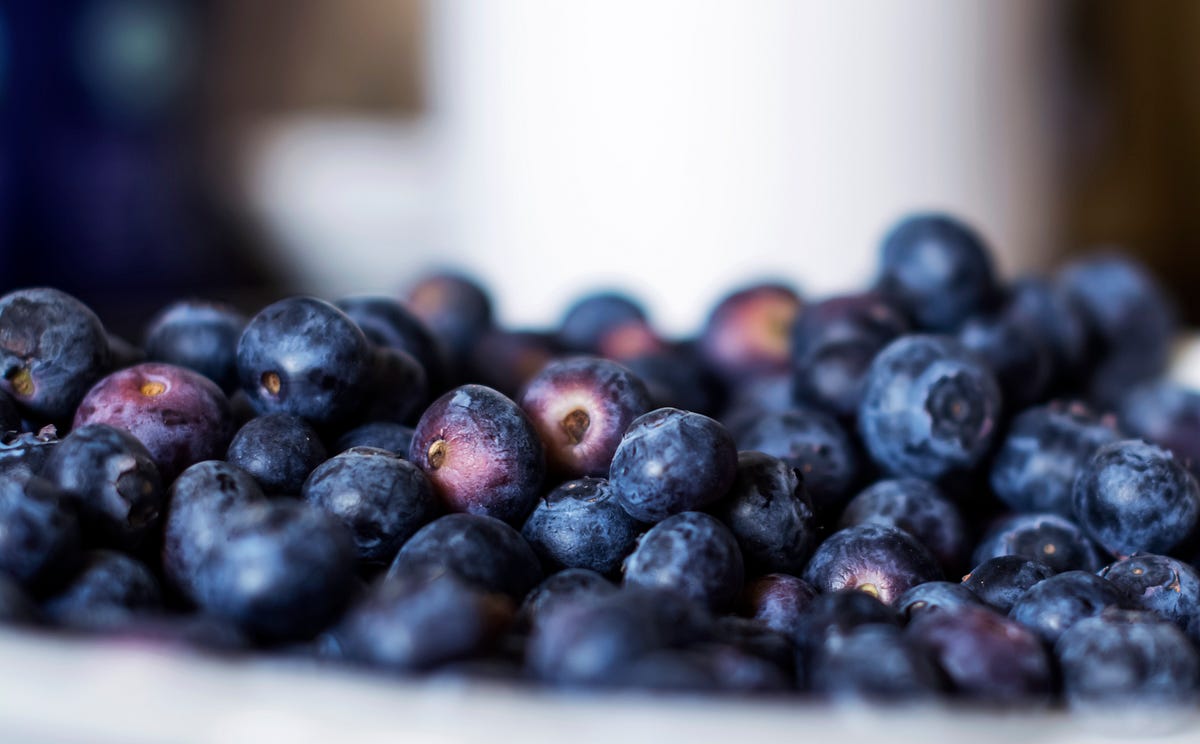 Why are Violets blue while Blueberries are violet? - Ea Gesika - Medium