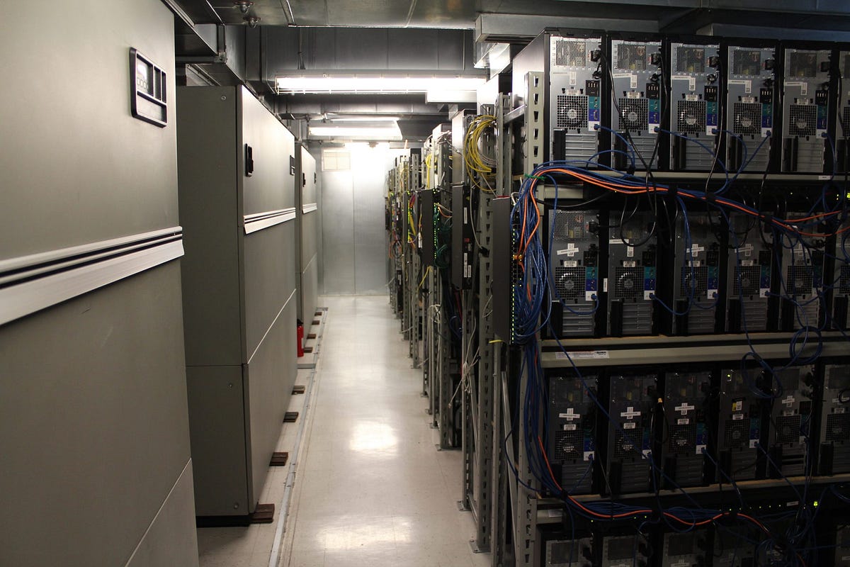 Hosting Data Centers: Maximizing Efficiency and Performance | by Atiq ...