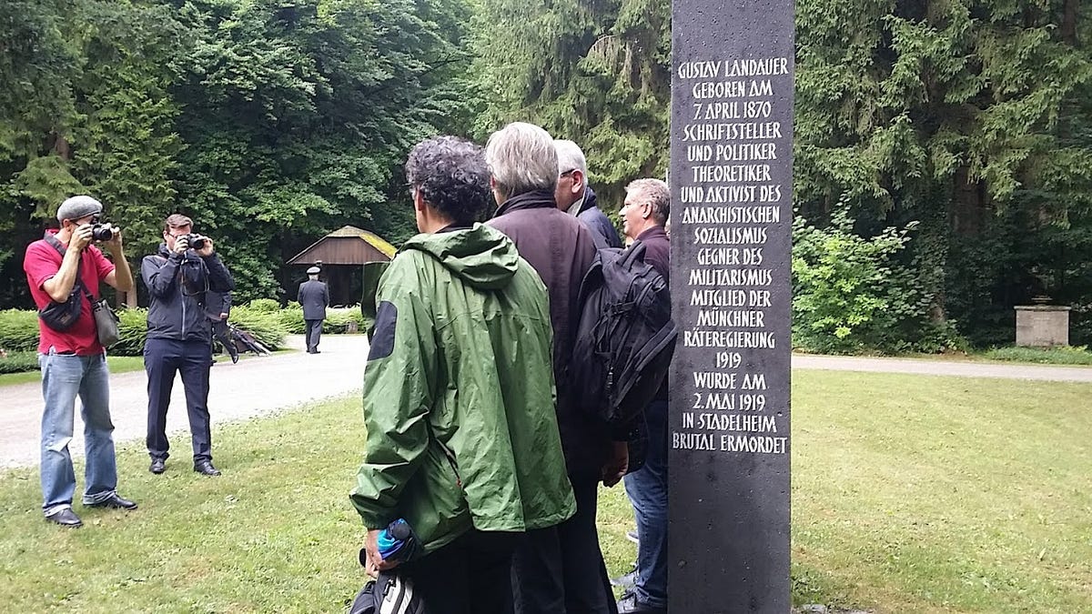 Gewalt & Hierarchie in Bayern: Unendlichkeitshaft & Tod | by Fritz ...