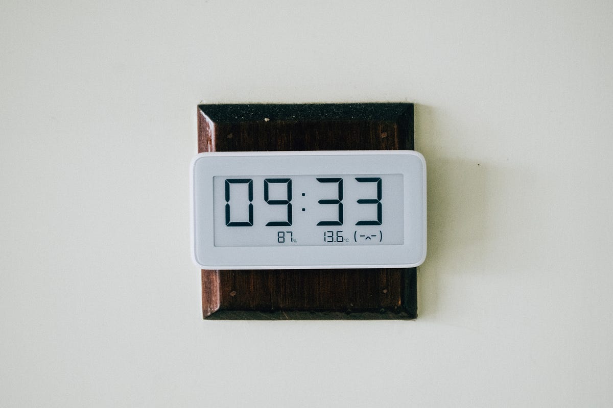 Simple Digital Clock Using Vanilla Javascript By Mehdi Aoussiad Javascript In Plain English
