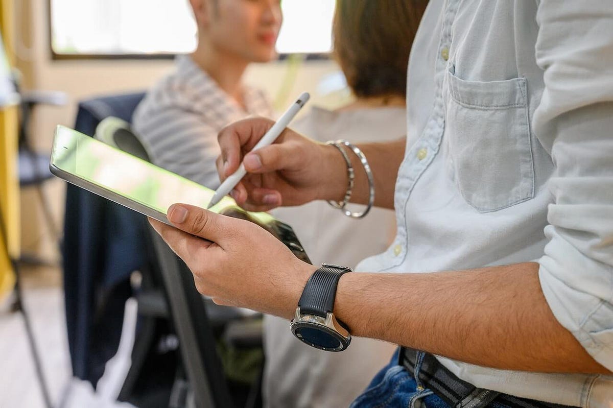 Reasons You Should Go Paperless With The iPad | by Dom Kwolczak (Tech ...