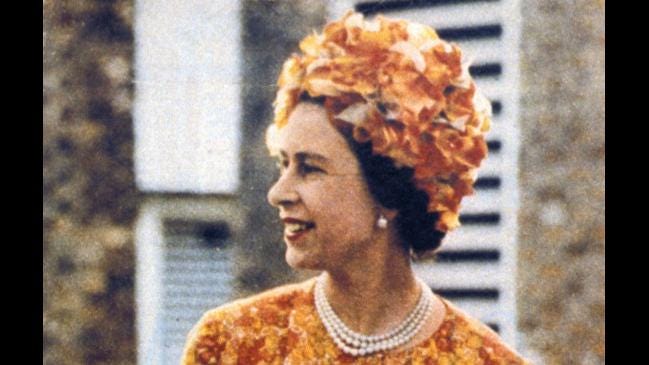 First statue in tribute to Queen Elizabeth II revealed - News Tron - Medium
