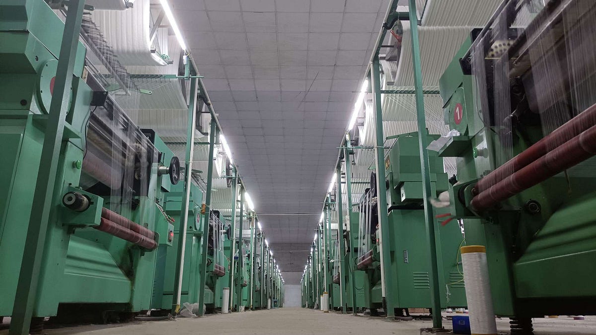Feather Yarn Factory - Salud Industry - Medium