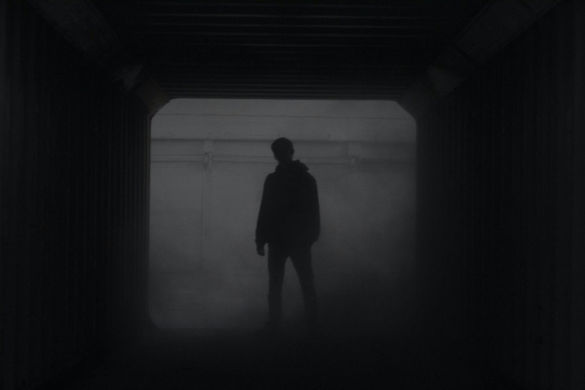 A Smoking Shade. a night by the bay | by Sumeeta Chanda | The Black Veil | Aug, 2023 | Medium