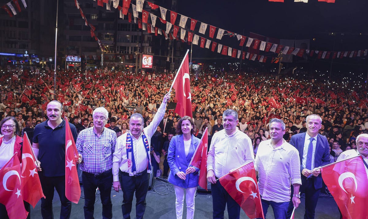 Antalya 19 Mayısı büyük bir coşkuyla kutladı | by Mega Tv | May, 2024 | Medium
