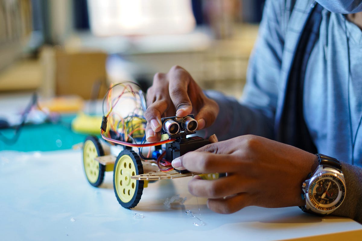 What Careers Use Robotics in Their Daily Work? | by Makers' muse | Sep ...