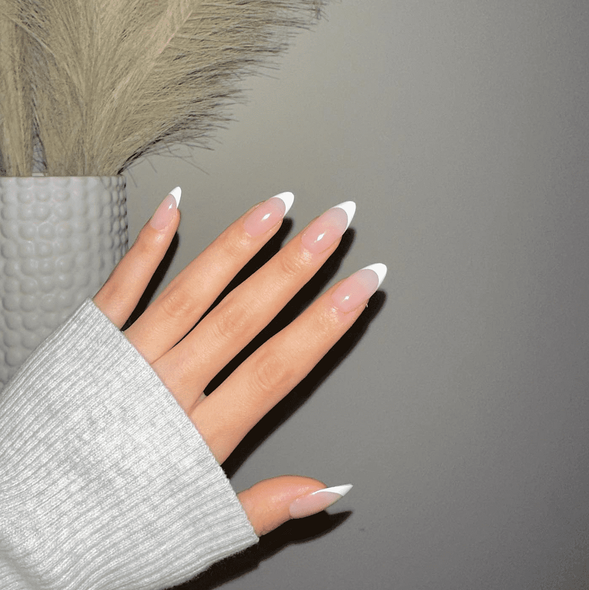 Hailey Bieber’s Nail Game is on Point: A Close Look at Her Latest ...