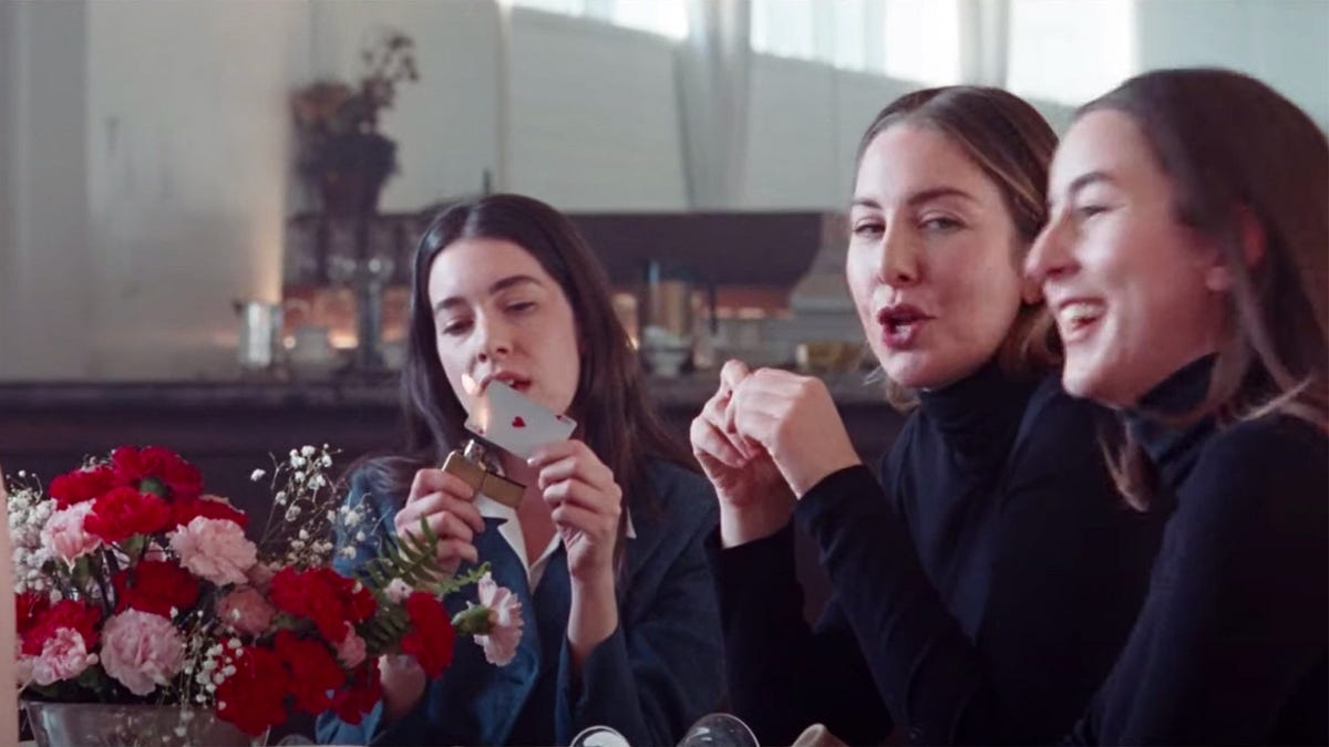 Haim Shares Music Video for “Lost Track” - Kultur Ekstensif - Medium