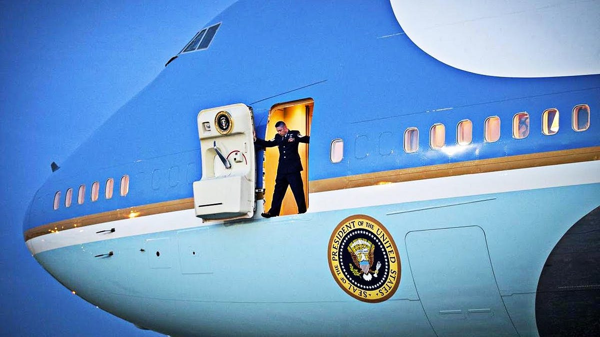 13 Weirdest Features Inside the President’s Air Force One Plane | by ...