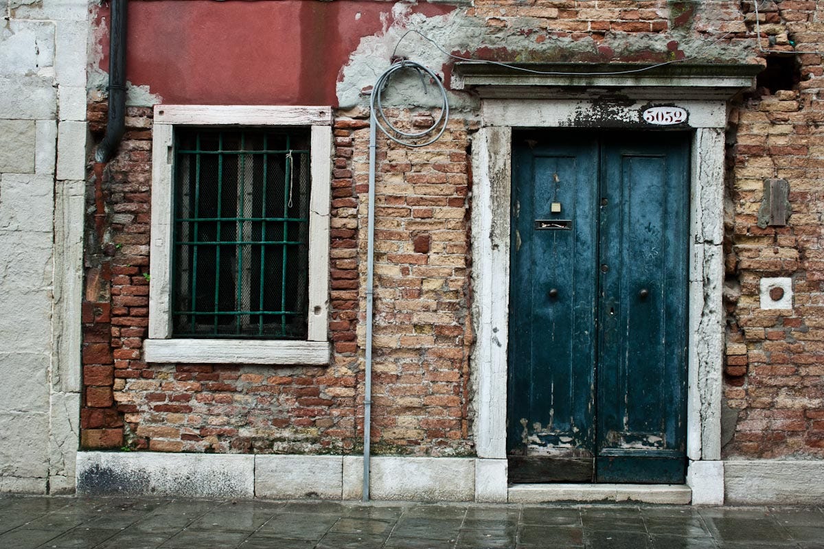 Filosofi Pintu. Jadi sekarang keluarlah, lihat… | by Tri Untoro | Belajar Hidup | Medium