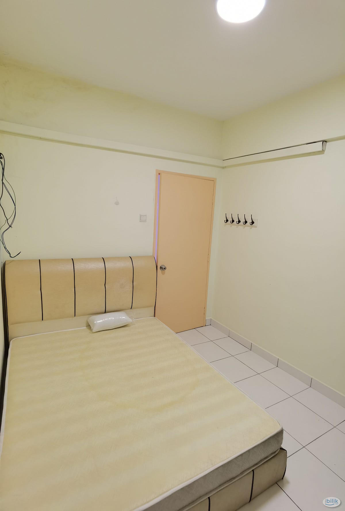 Middle Room at First Residence, Kepong Jinjang Near MRT Kepong Baru Segambut - Shanne Soo - Medium
