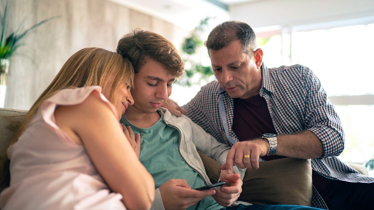 The Awkward Phase Every Parent Faces When Their Kids Become Adolescents ...