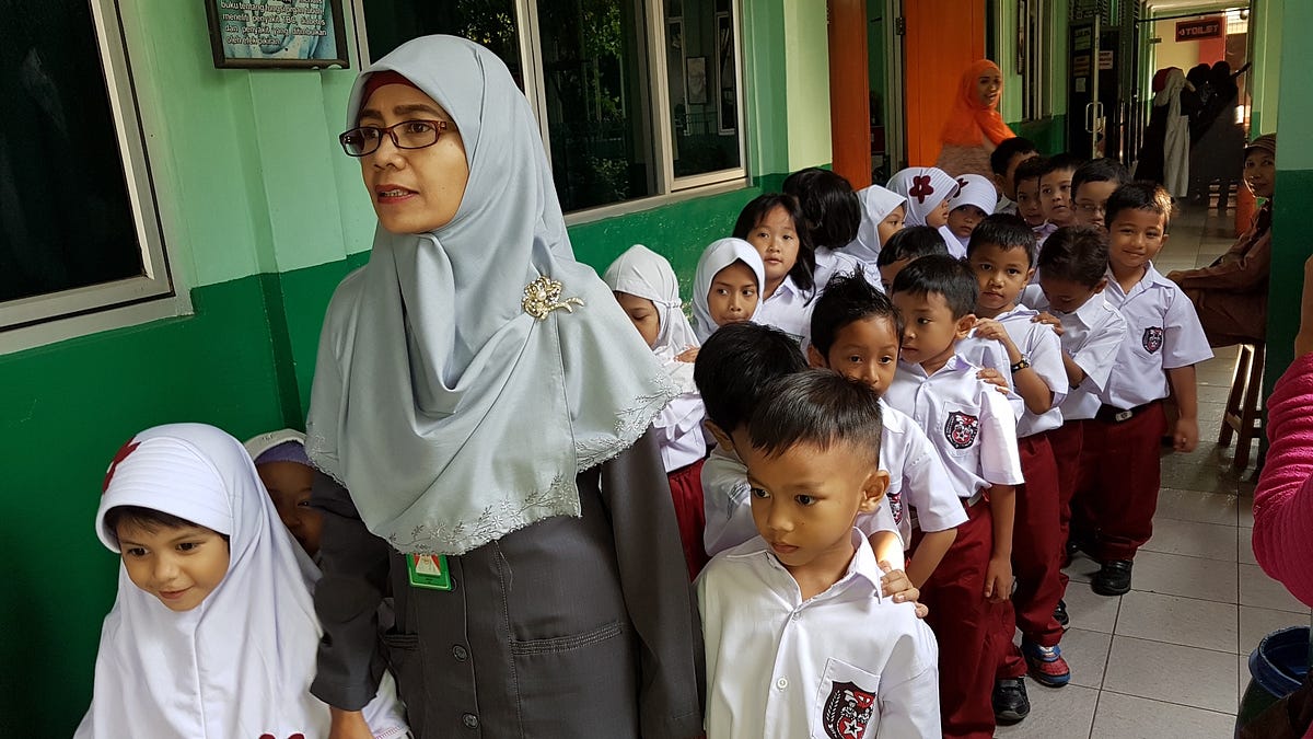 Istimewakan Gurumu karena Kamu adalah Guru | by iskandarjet | Medium