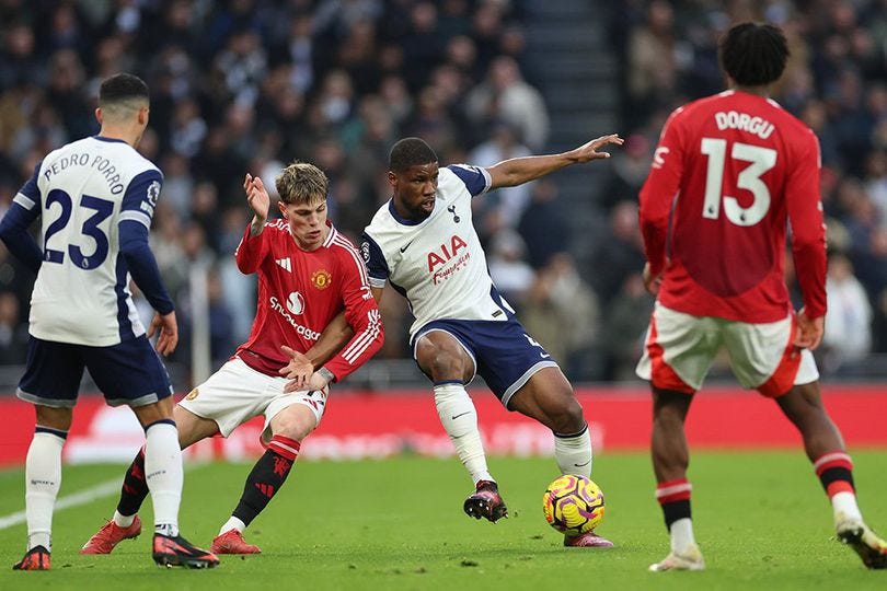 Detik-detik Terjadinya Bentrok Antara Fans Tottenham Dengan Manchester United Jelang Final Liga ...