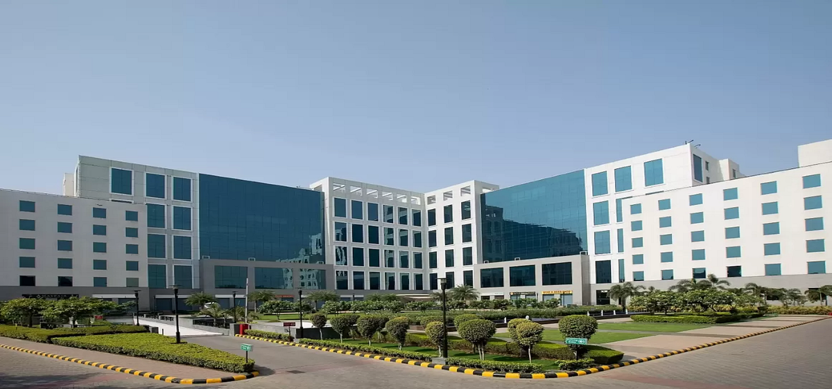 DLF Prime Towers: The Epitome of Corporate Excellence in Okhla Phase 1 ...
