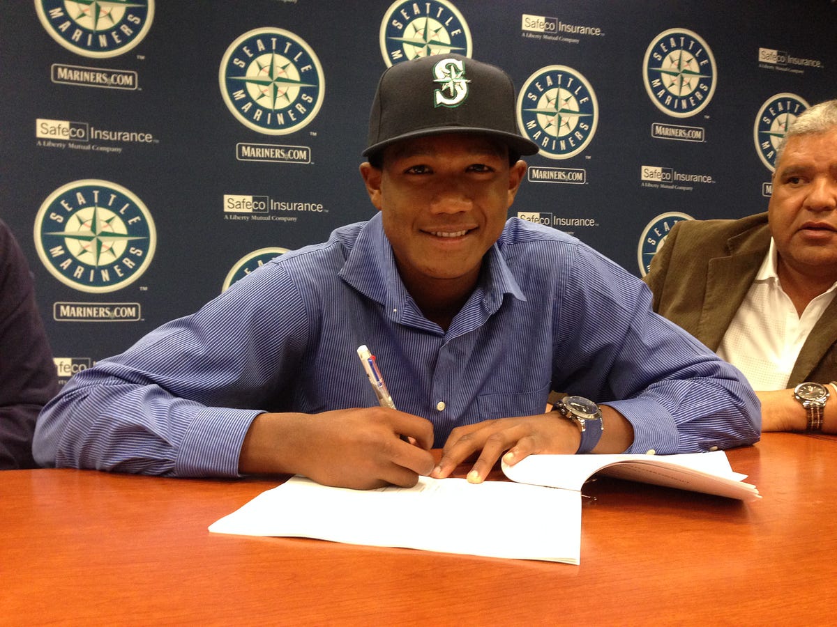 Going International: Mariners Sign Brayan Hernandez | by Mariners PR ...