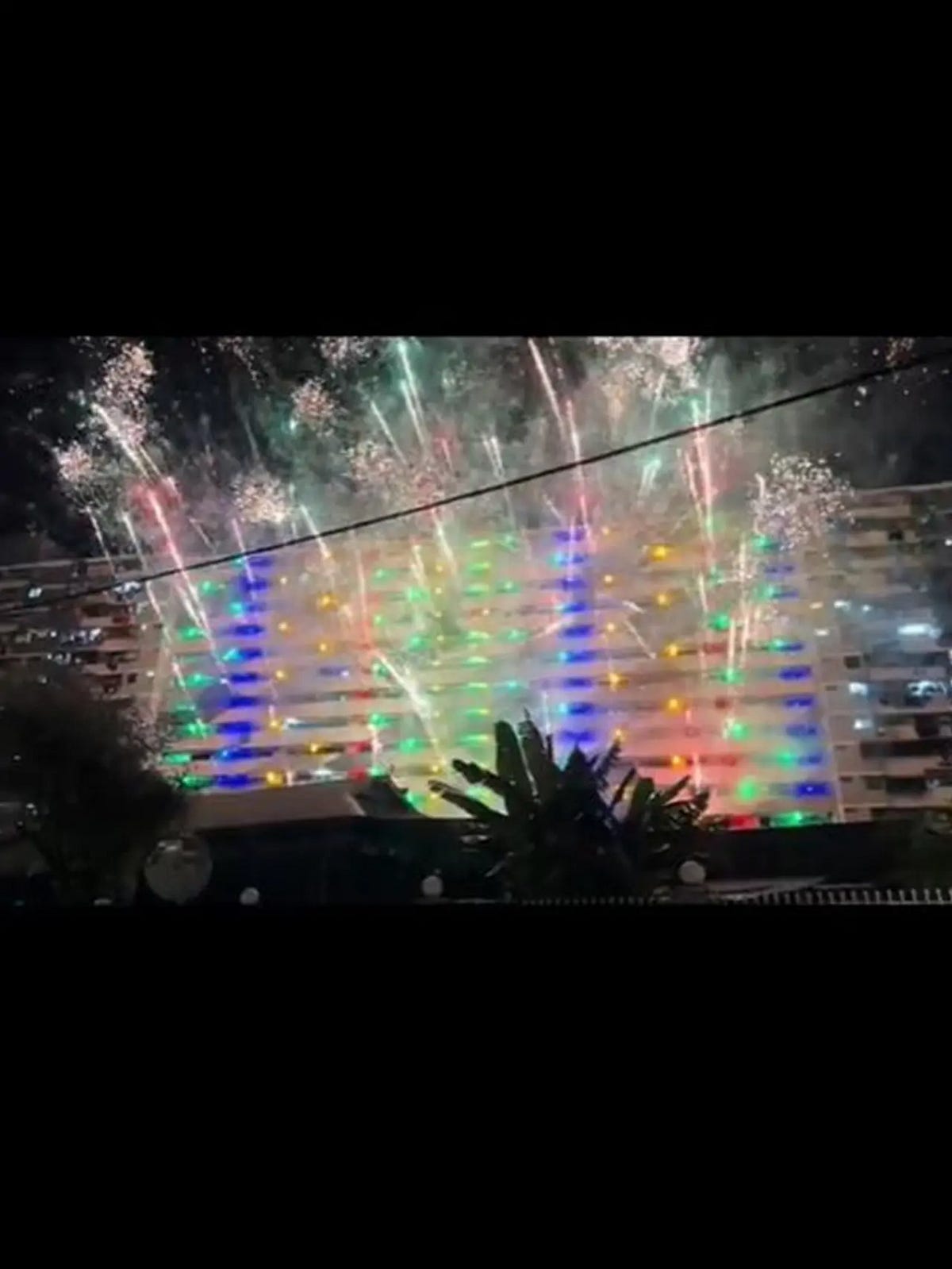 Viral Satu Apartemen Luncurkan Kembang Api Meriahkan Lebaran, Bak ...