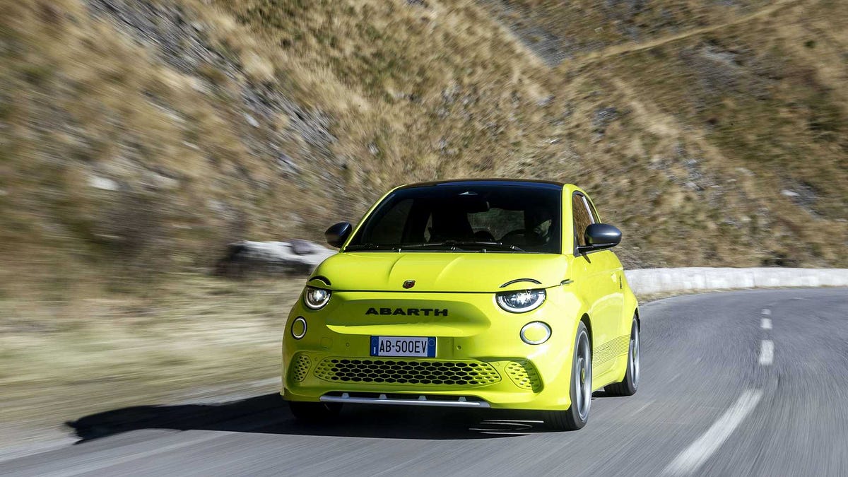 2023 Abarth 500e Electric Hot Hatch Unveiled Pretending It’s A Gas Car ...