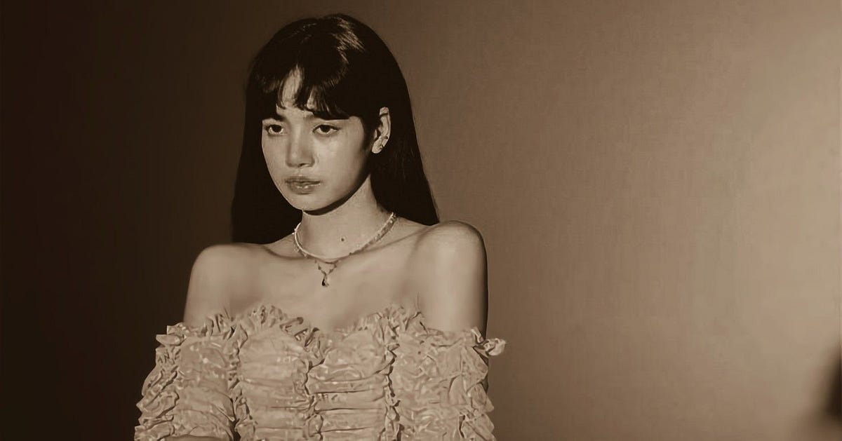 La Luna no siempre sostiene mi mano. | by Jojo. | Medium