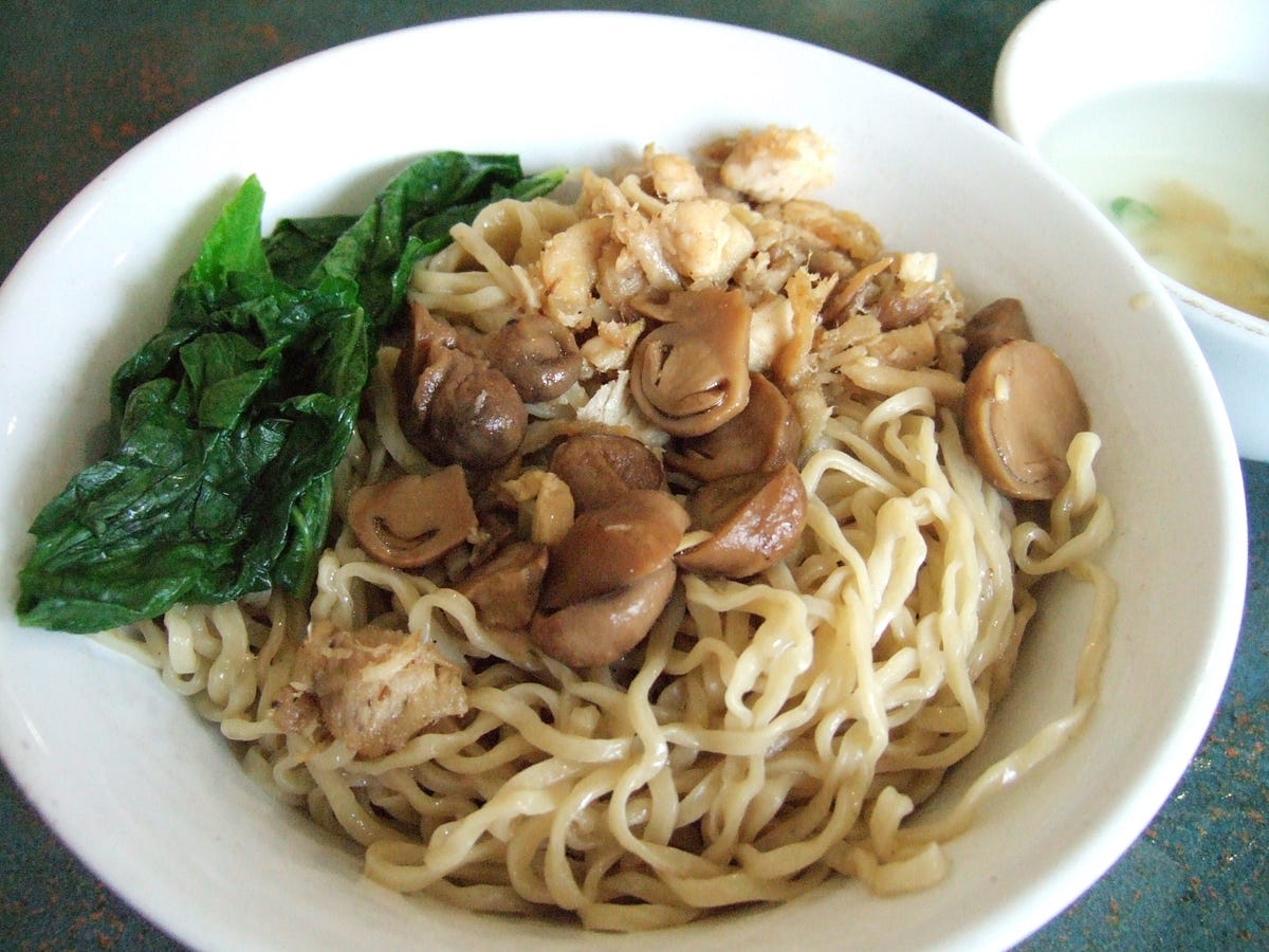 Sejarah Bakmie ayam. Bakmie ayam adalah sajian mie yang… | by ...