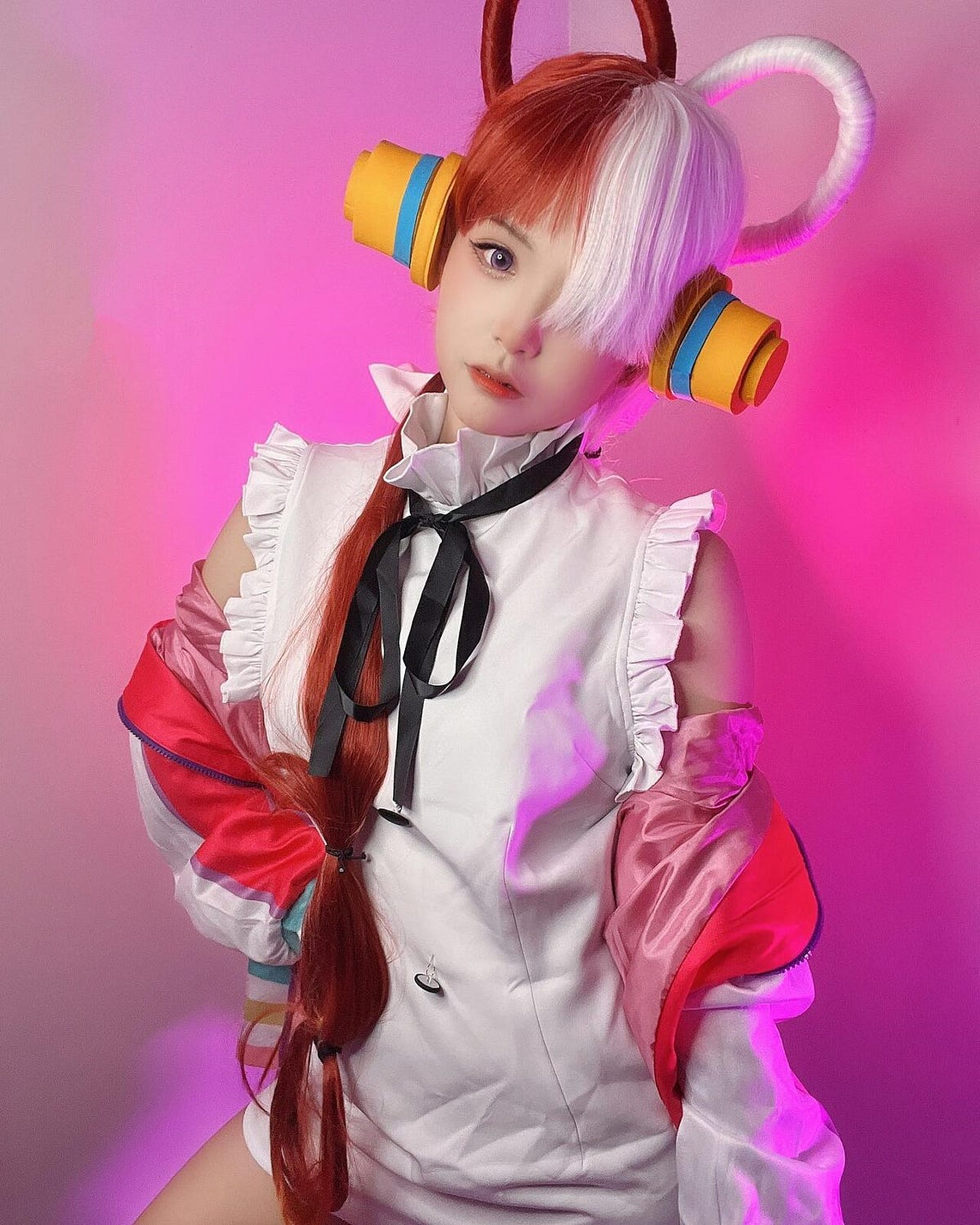 Modelo clausiee fez um encantador cosplay da Uta de One Piece | by ...