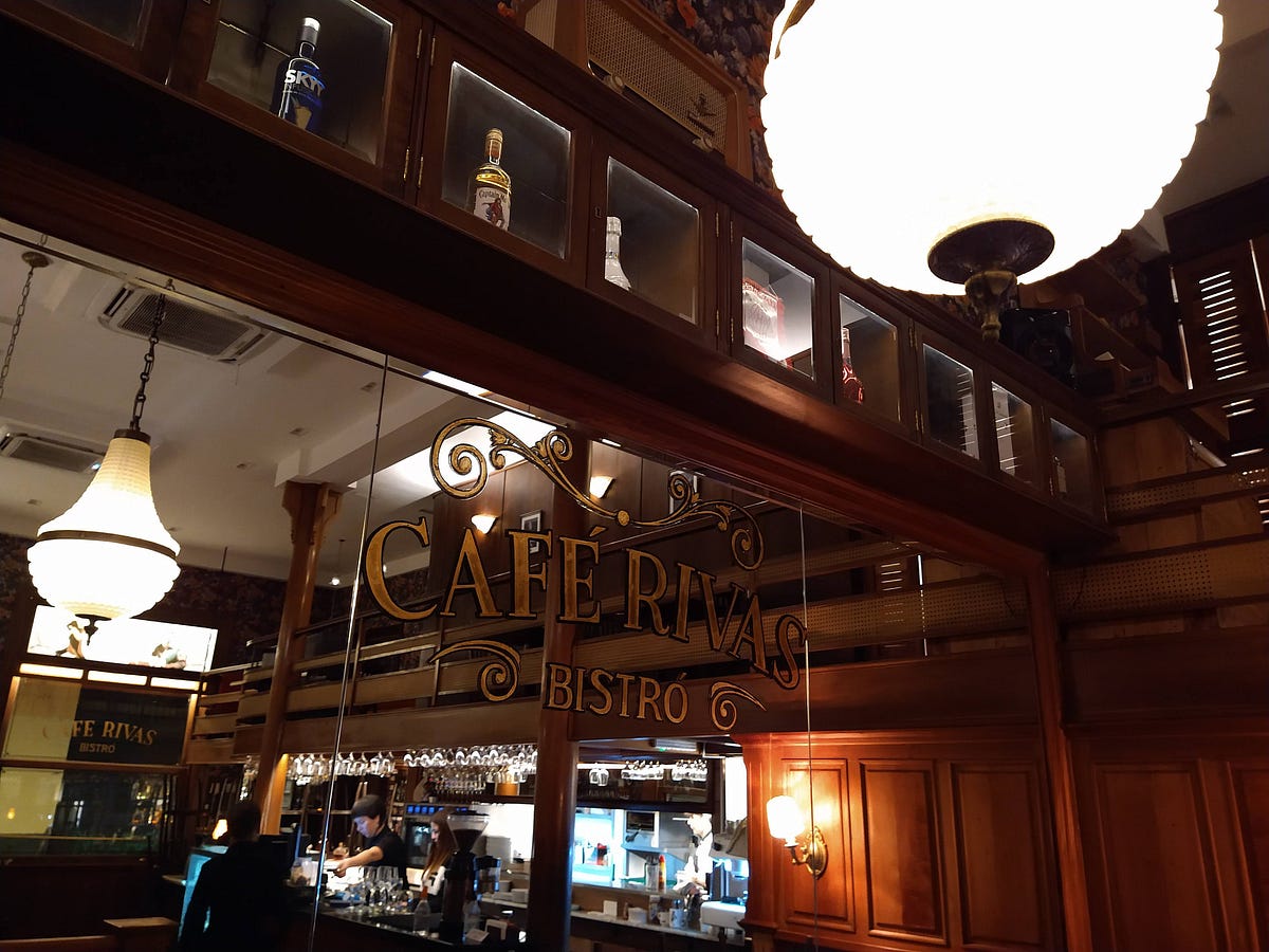 Una esquina histórica. El Café Rivas está ubicado en uno de… | by Diego ...