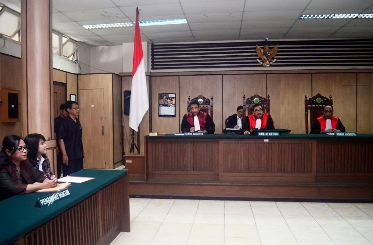 Sidang Perceraian. Surat perceraian sudah ditandatangani… | by ivy | Medium