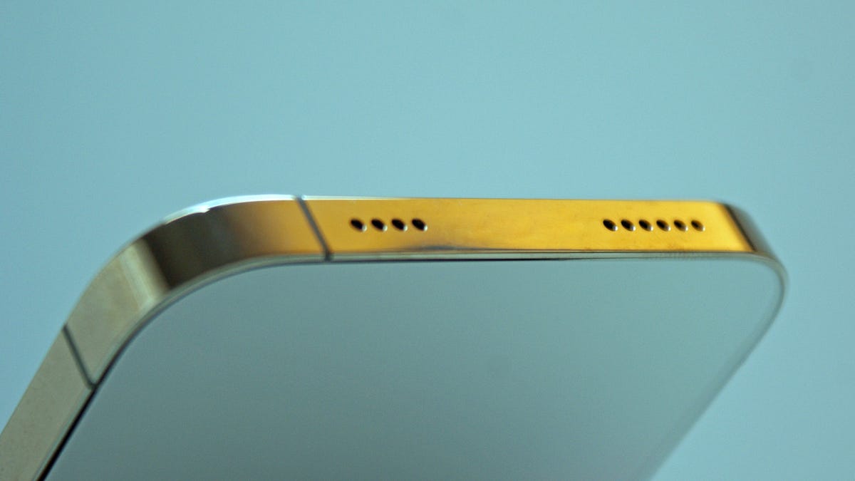 Apple’s Unrivalled Portless iPhone | by Sam Chaaya | Mac O’Clock | Medium