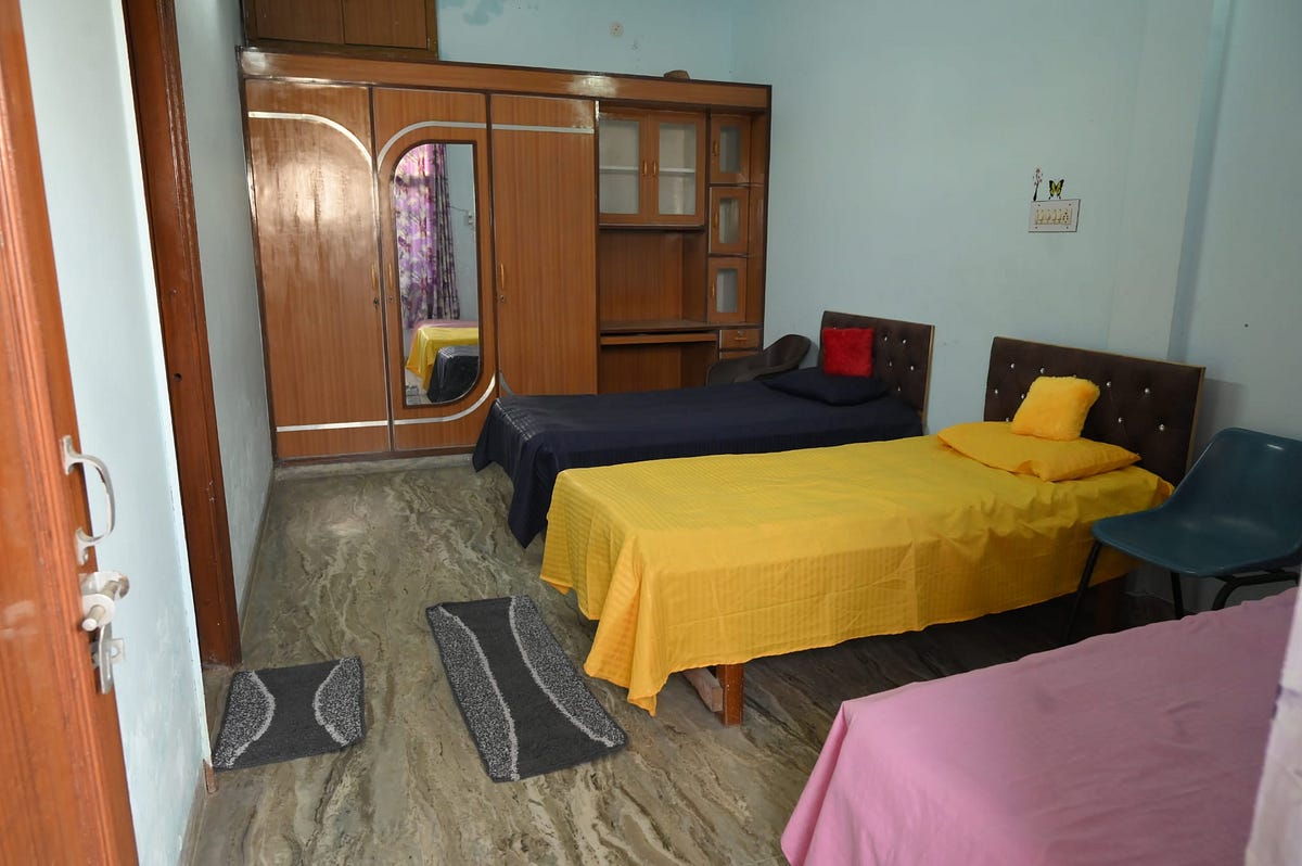 Top 5 Reasons To Stay In PG Accommodations Than Flats | by Envy PG ...