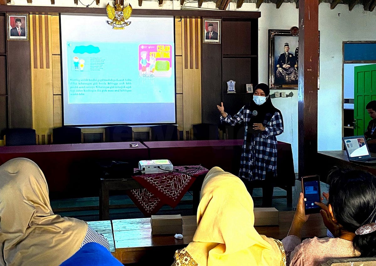 KKN Universitas Ahmad Dahlan Sosialisasikan Pencegahan Stunting | by News UAD | Feb, 2024 | Medium