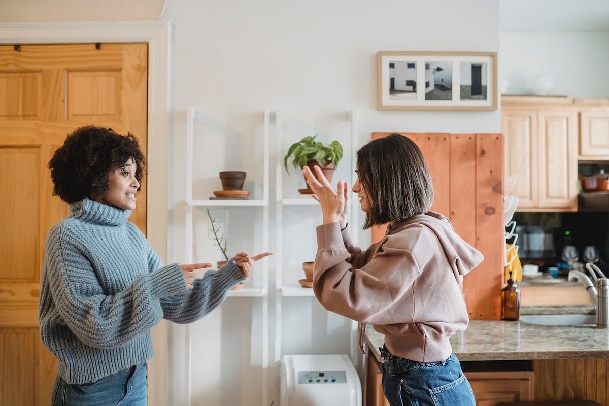 5 Warning Signs That Your Friendship is Abusive | Heart Affairs