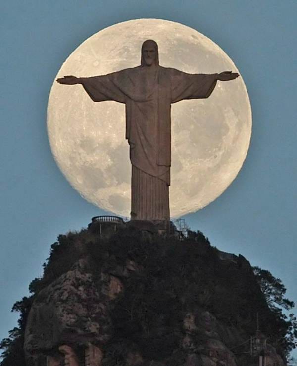 Christ The Redeemer Moon